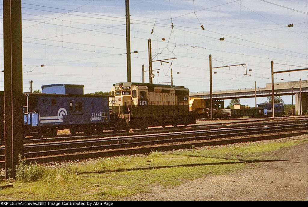 CR GP30 2174 coupled up to N8B caboose 23613